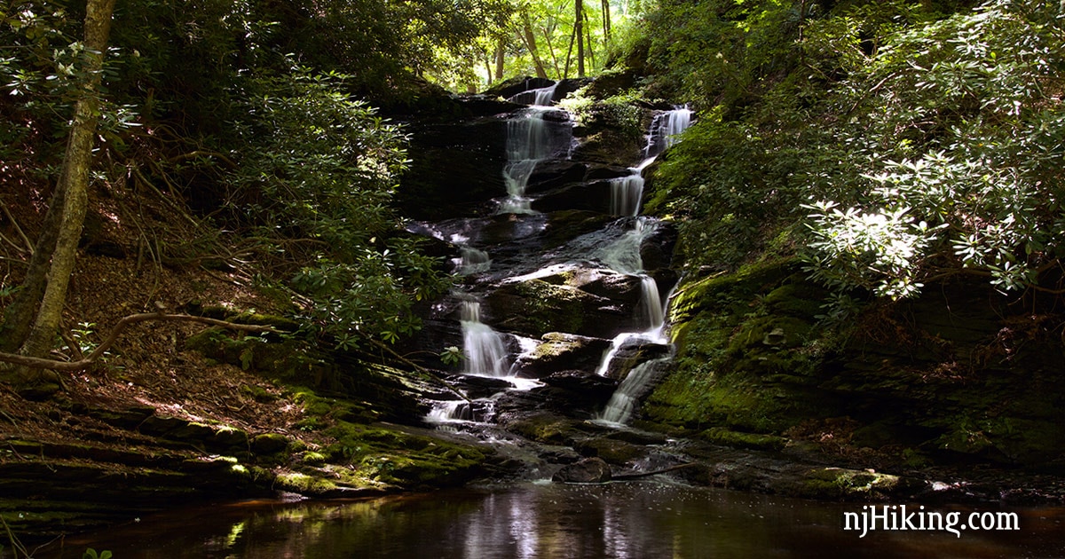 Mt. Minsi, Table Rock, Cold Air Cave, Slateford Falls | njHiking.com