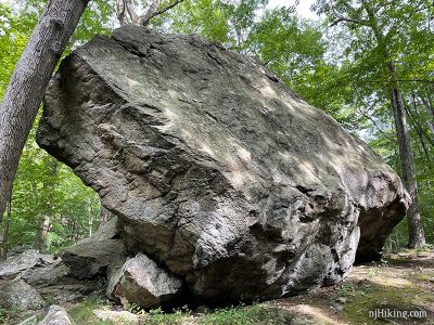 Pyramid Mountain – Tripod Rock | njHiking.com