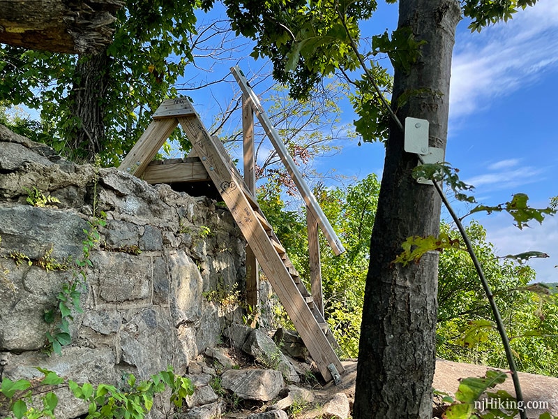 Grand Castle Loop | njHiking.com